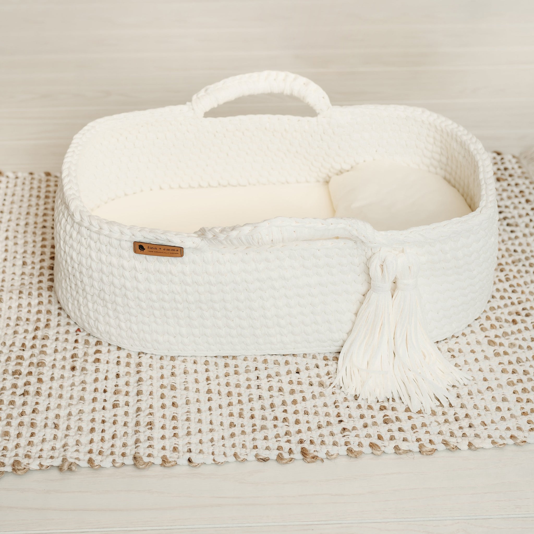 Finn + Emma Baby Carry Cot – Ivory Woven, Tassels & Padded Base