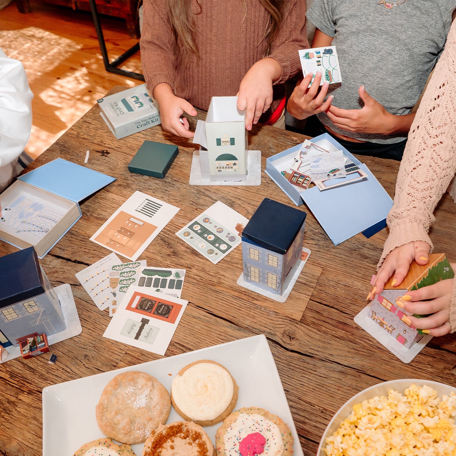 Make It Cute, LLC Tiny Bakery Craft Kit – Blue Bakery Playset